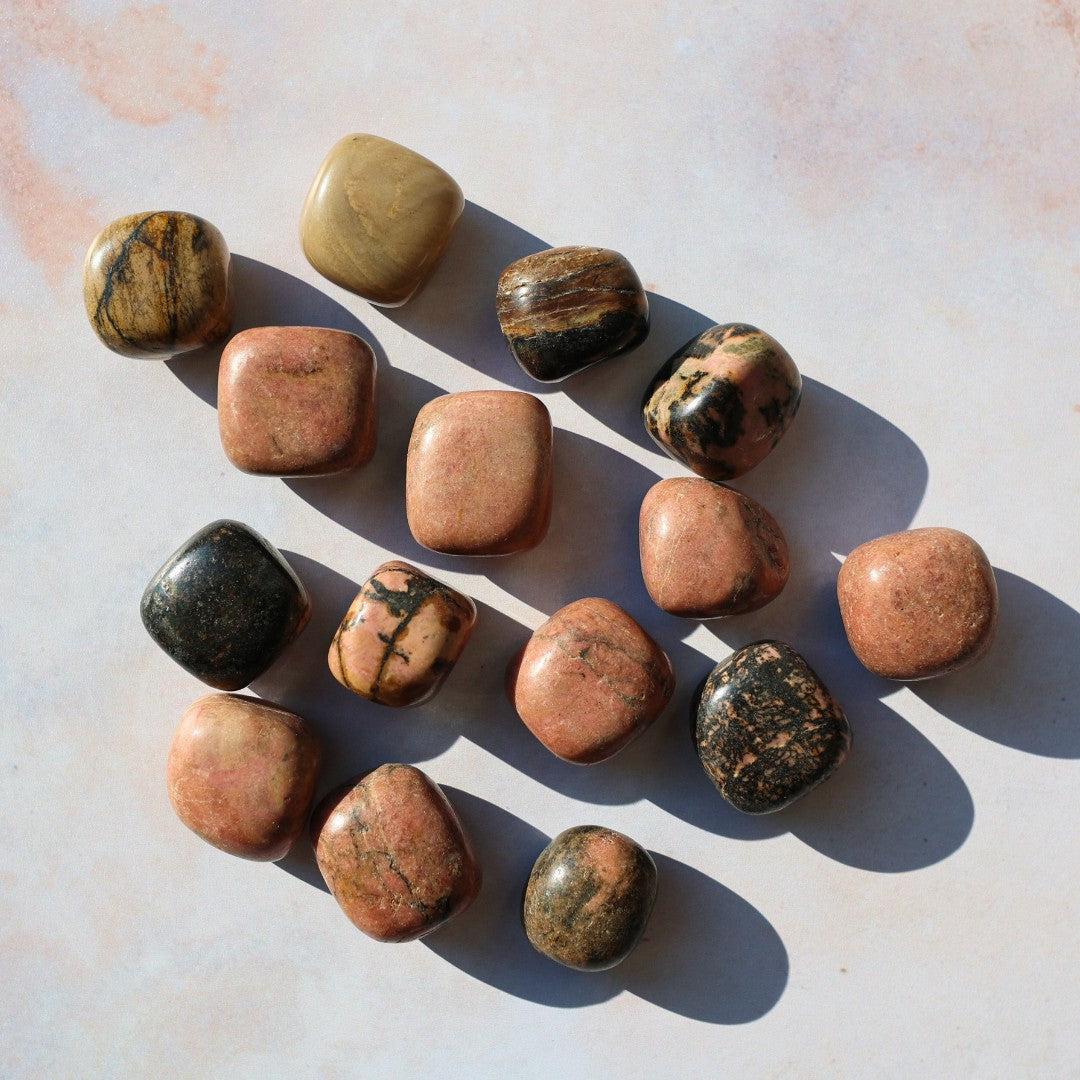 Rhodonit lommesten - Køb online hos Zoey Adrianna